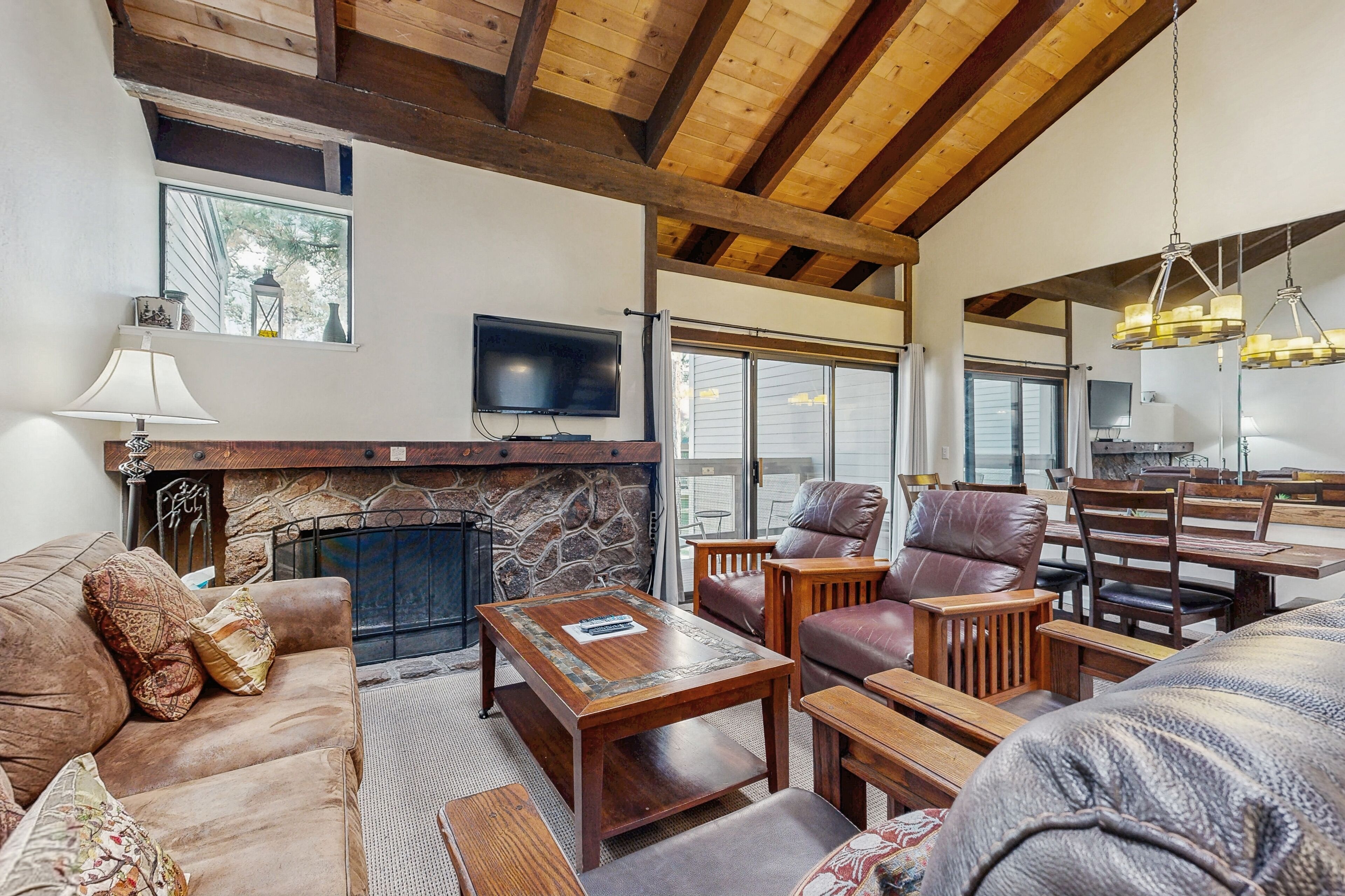 An All-season Getaway Near Heavenly With Private Beach Access & A Lakefront Pool - Lake Tahoe