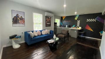 Televisor LCD de 48 polegadas com canais digitais, Netflix