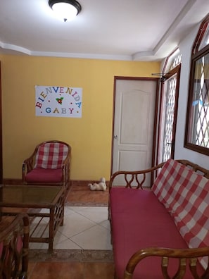 Quarto Triplo Básico | Sala de estar