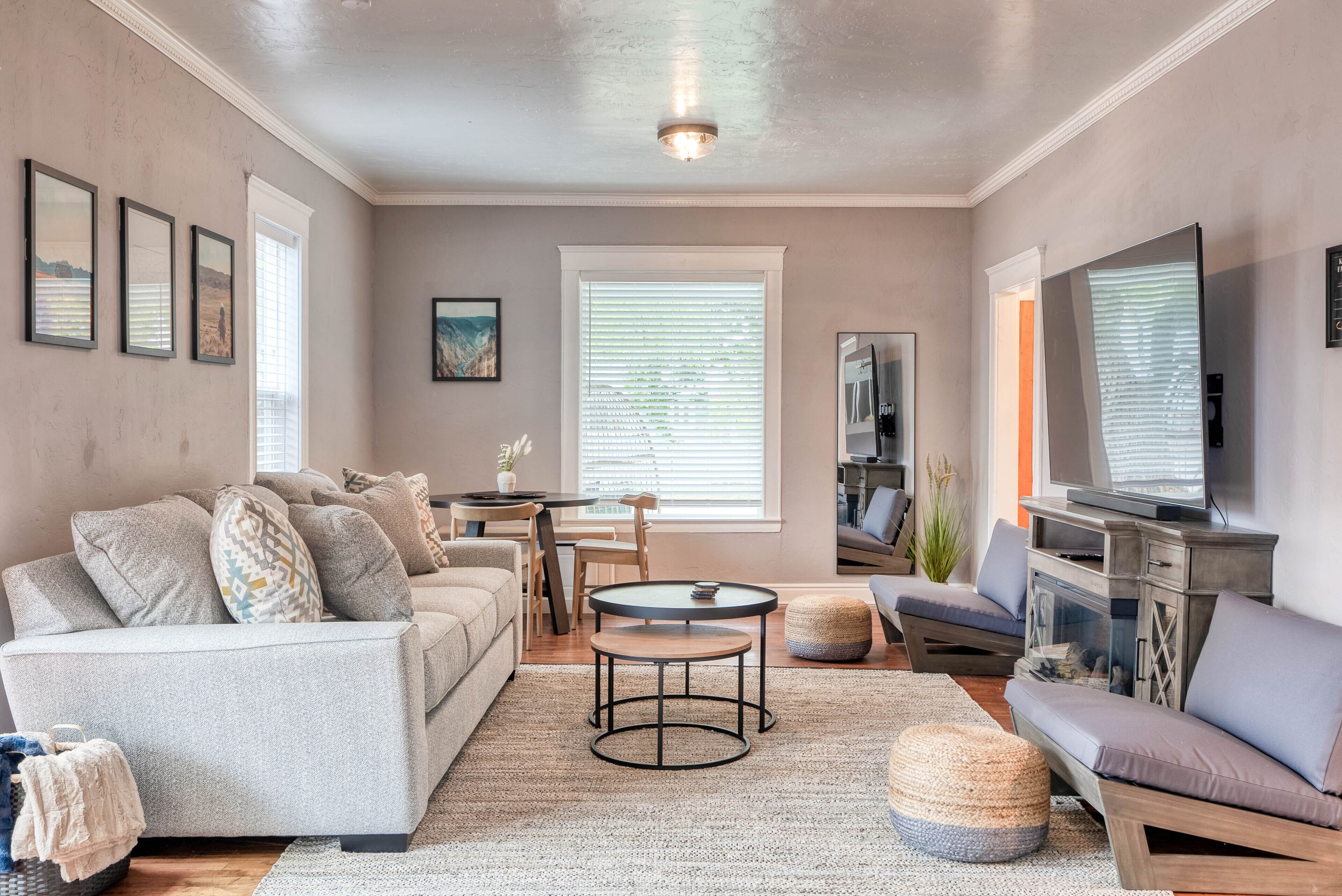 Lux Kalispell Farmhouse W/ Large Hot Tub\n - Kalispell, MT