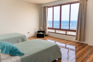 Suite-Estúdio Familiar, serviço de limpeza e arrumação, vista para a praia