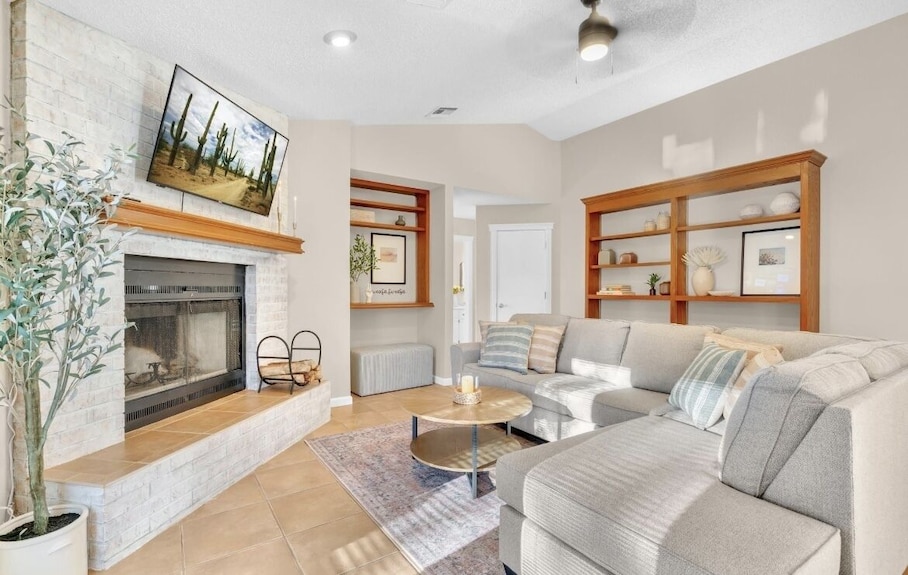 New Mountain View 4 Bdrm Home With Pool & Spa, Right On A Golf Course - Sierra Vista, AZ