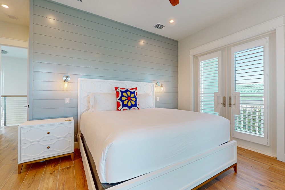 Pool And Ocean Views, Resort Pools, Golf Cart Boardwalk To Beach - Port Aransas, TX