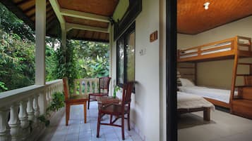 Quarto triplo | Cortinas blackout, Wi-Fi de cortesia, roupa de cama