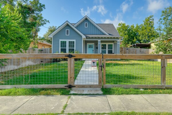 Centrally Located Stunning 3br 2ba Near Downtown - San Antonio, TX