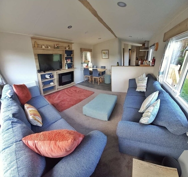 2 Bedroom Lodge, Sleeps 6, Leisure Park Ideal For Knaresborough And Surrounds - Knaresborough