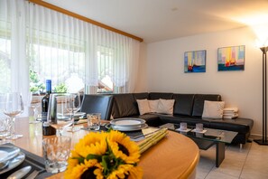 Apartamento panorâmico | Opções para refeição no quarto