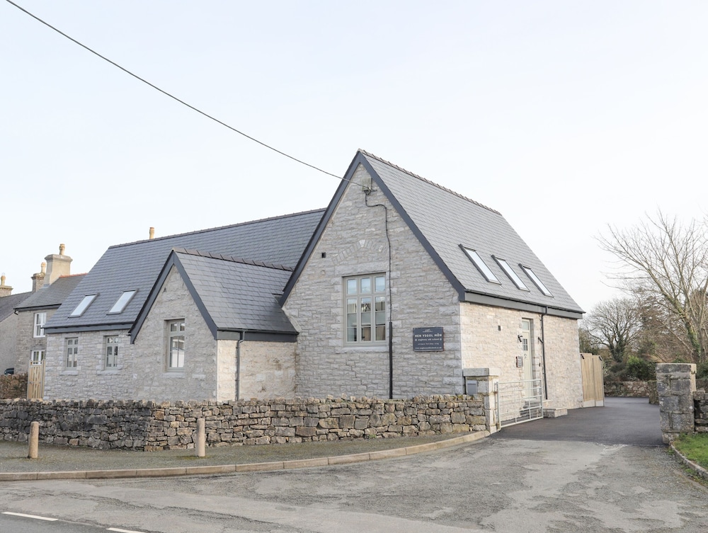Ysgol Fach - Benllech