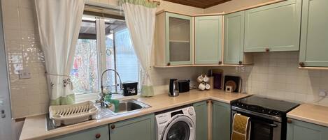 Casa | Cozinha privada | Geladeira, micro-ondas, fogão, cooktop