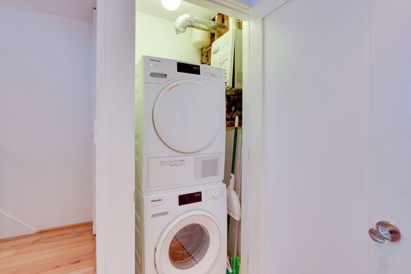 2 Mi To National Mall: Stunning Townhome W/ Patio! - Downtown, DC