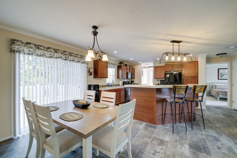 Efficiently Equipped Lewis Home: Deck & Gas Grill! - Bear Lake, Cass