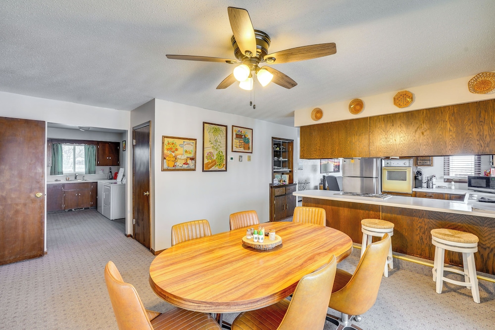 Deck & Yard: Pet-friendly Mcclusky Home! - North Dakota