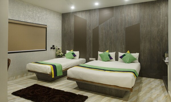 Treebo Urban, 1 Km From Railway Station - Surat
