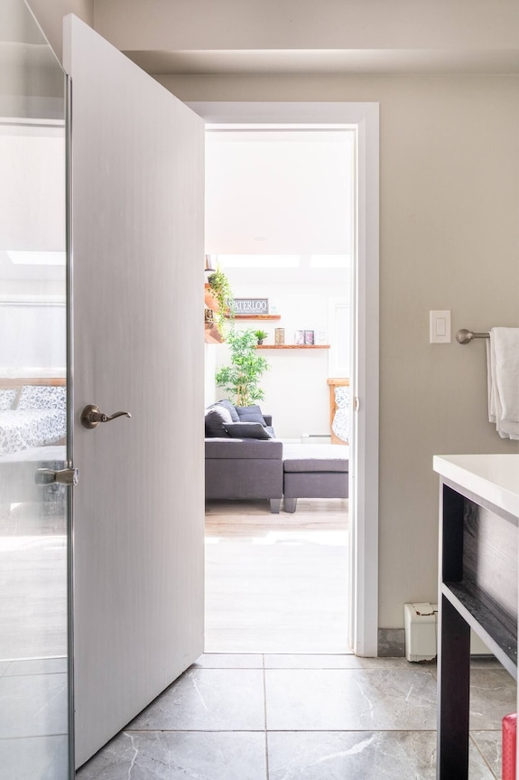 Single Bachelor Unit En-suite In Waterloo\n - Ontario