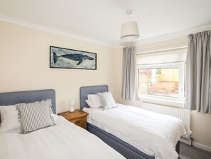 3 quartos, com decoração personalizada, com mobília individualizada 