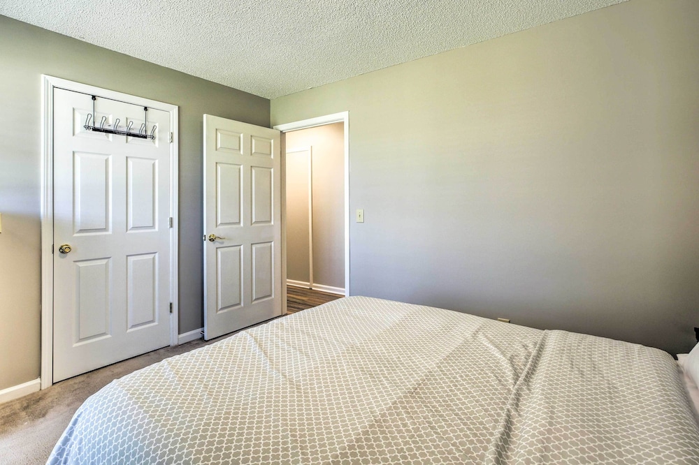 Quiet Lawrenceville Home Near Shopping & Parks! - Lawrenceville, GA