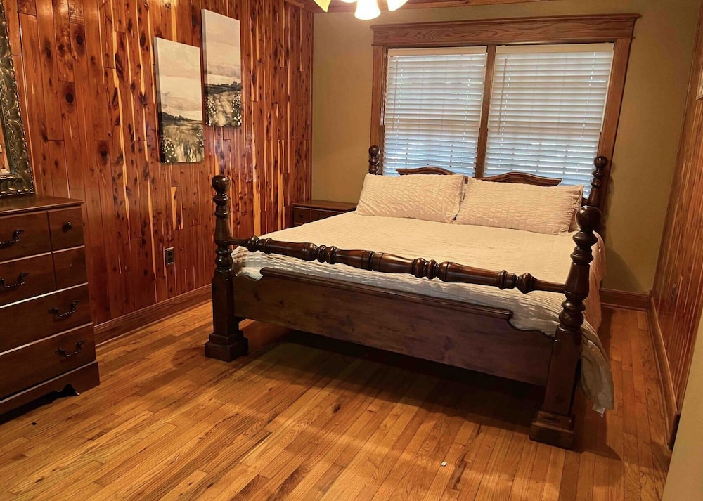 Rustic Retreat & Cabin! - Topeka, KS