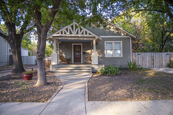Chic Downtown Farmhouse With Garden And Bbq Grill - San Antonio, TX