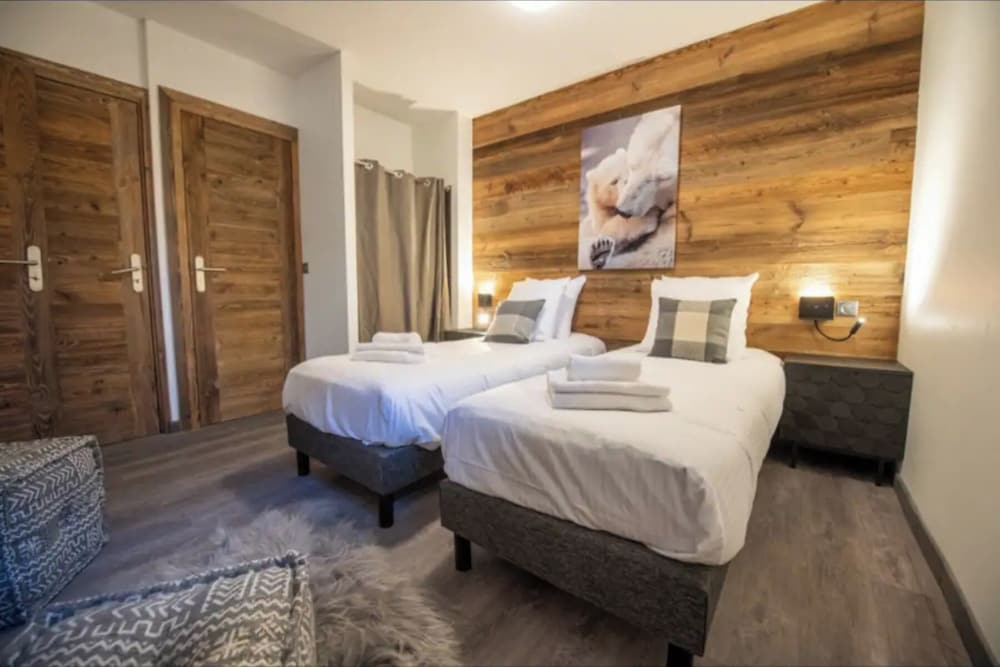 Chalet '24 Pers Sur La Roite Du Tour' Avec Balcon Et Wi-fi - Isère