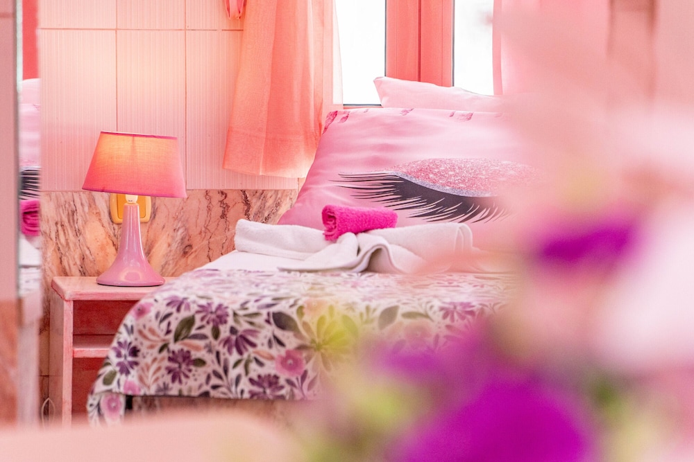 Apartment 'Paco's Resort Barbie House' With Sea View, Wi-fi And Air Conditioning - Paxi
