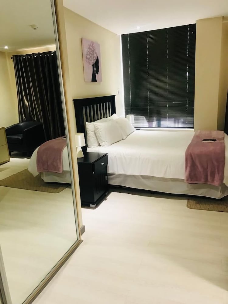 Staybridge Golfview Suites - Gaborone