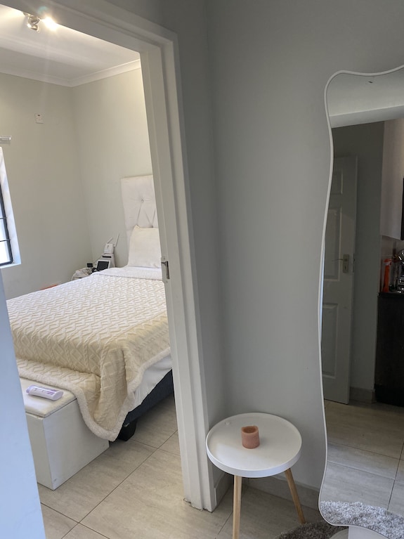 5 Minutes From Airport.6 Minutes To Biggest Shopping Complex.centrally Located - Gaborone