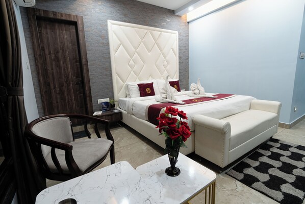 Suite Júnior | 1 quarto, com mobília individualizada, secretária