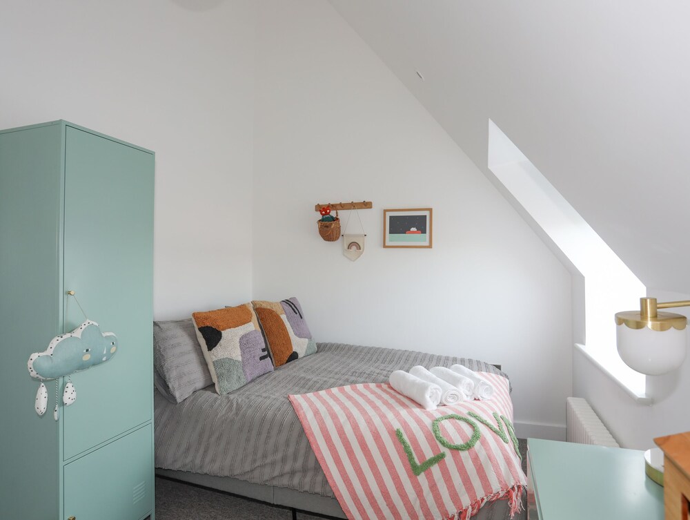 YSGOL FAWR (BIG SCHOOL), pet friendly, with a garden in Benllech ...