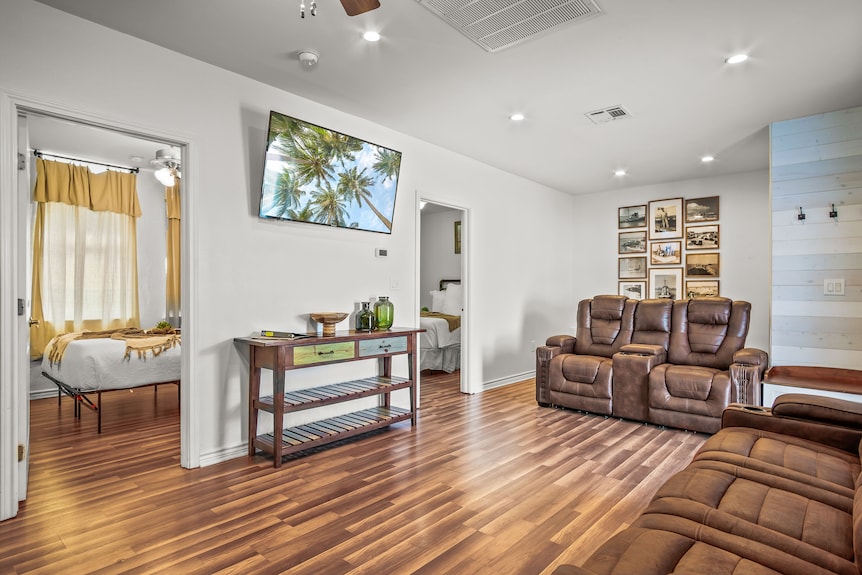 Bodhi's Bungalow! Close To The Beach! - Port Aransas, TX