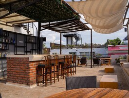 Bar à beira da piscina