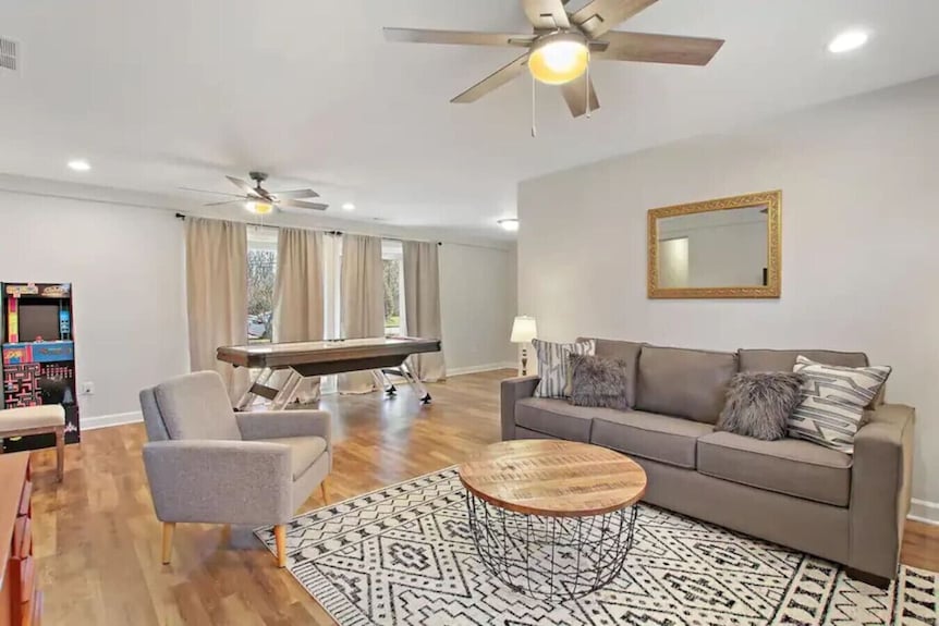 Ranch Home W/ Air Hockey & Pacman Near Naval Base! - Highland Park, IL