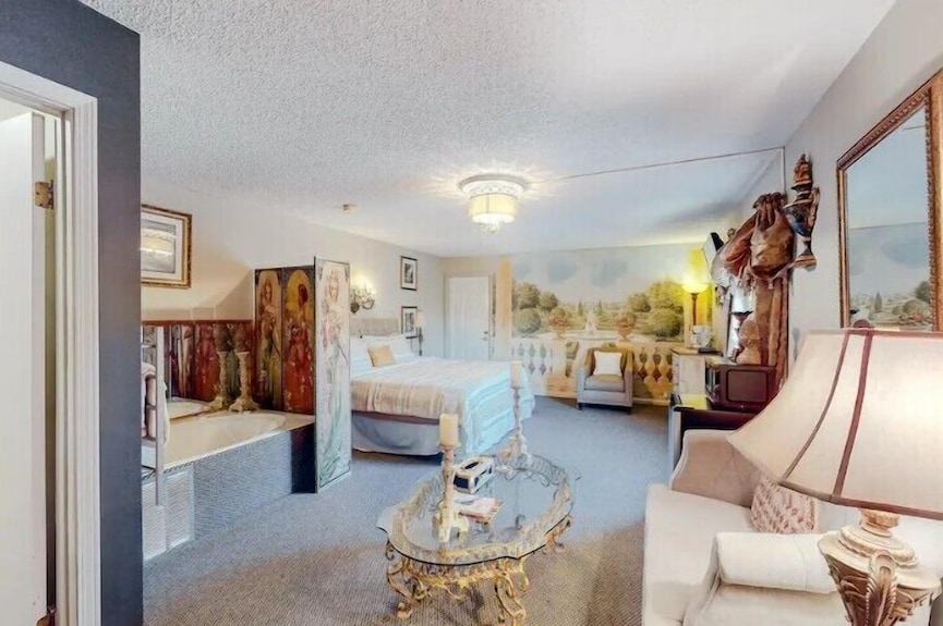 Jacuzzi Suite 206 At Tradewinds - Eureka Springs, AR