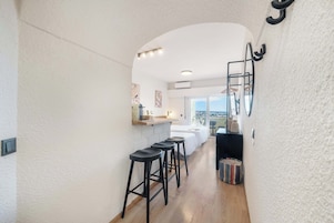 Estúdio Standard, varanda | Refeições no quarto