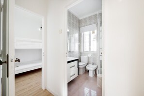 Casa de Férias | Casa de banho | Um polibã, um secador de cabelo, toalhas fornecidas, sabão 