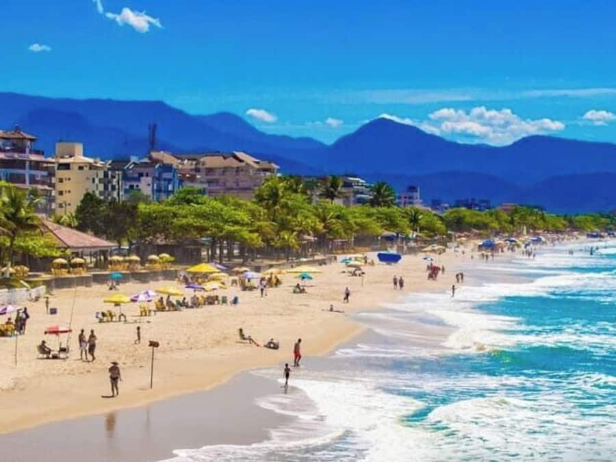 Perto da praia, praia de areia branca, 20 bares na praia