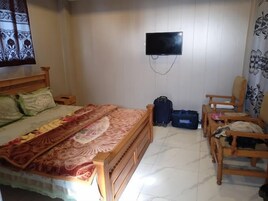 Quarto casal luxo | Quartos à prova de som, ferros/tábuas de passar roupa, Wi-Fi de cortesia