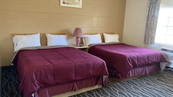 Quarto casal básico | Escrivaninha, Wi-Fi de cortesia, roupa de cama