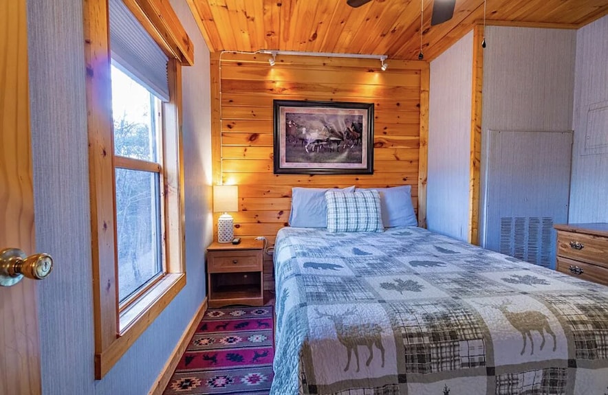 Quiet Hideout W/ Hot Tub & Fire Pit! Brysoncity! Pet Friendly! Gsmr Noc - Bryson City, NC