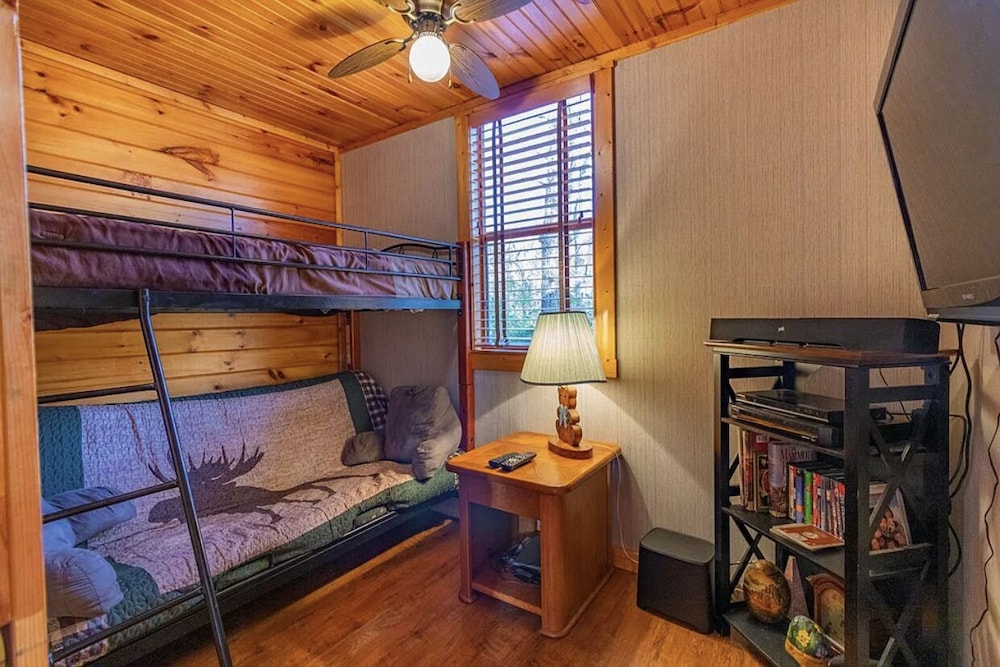 Ridgetop Retreat With Mountain View & Hot Tub! Unit 3 Brysoncity! Gsmr! - Bryson City, NC
