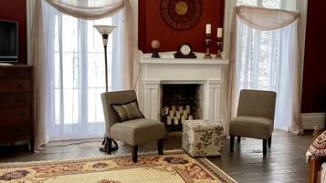 Quarto Presidencial, vista para a colina, junto à encosta | 1 quarto, com decoração personalizada, com mobília individualizada