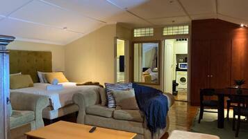 Quarto, 1 quarto, varanda, vista para o jardim | Sala