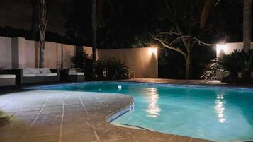 Quarto, 1 quarto, varanda, vista para o jardim | Piscina | Piscina exterior