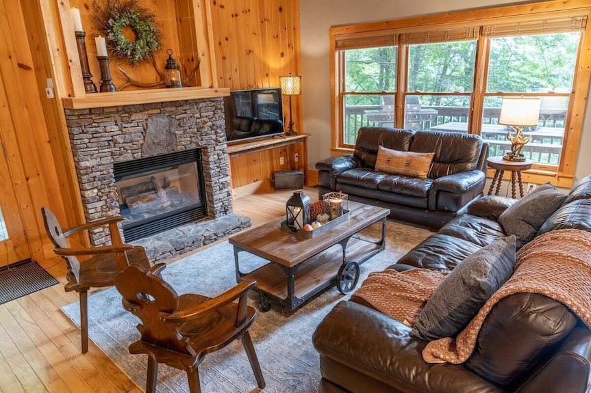 Spring Brook Mountain Retreat + Hot Tub +Sauna+ Fire Pit - North Carolina