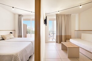 1 quarto, cortinas/cortinados opacos, ferro/tábua de engomar