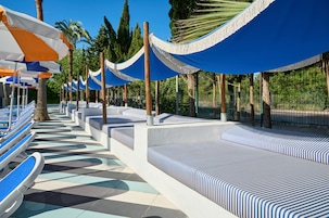 Piscina externa sazonal