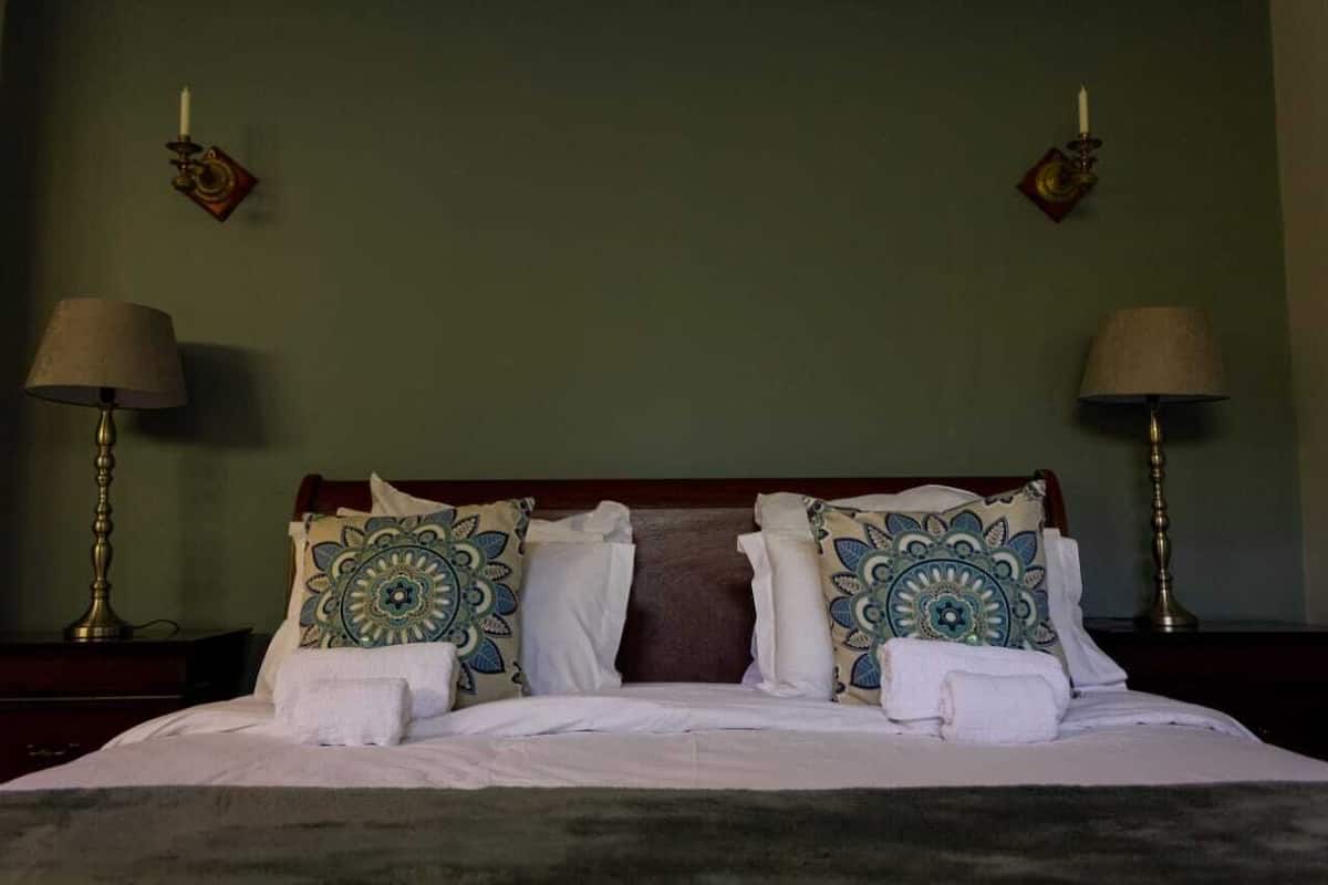 Casa de Campo Básica | 1 quarto, cofre no quarto, com decoração personalizada