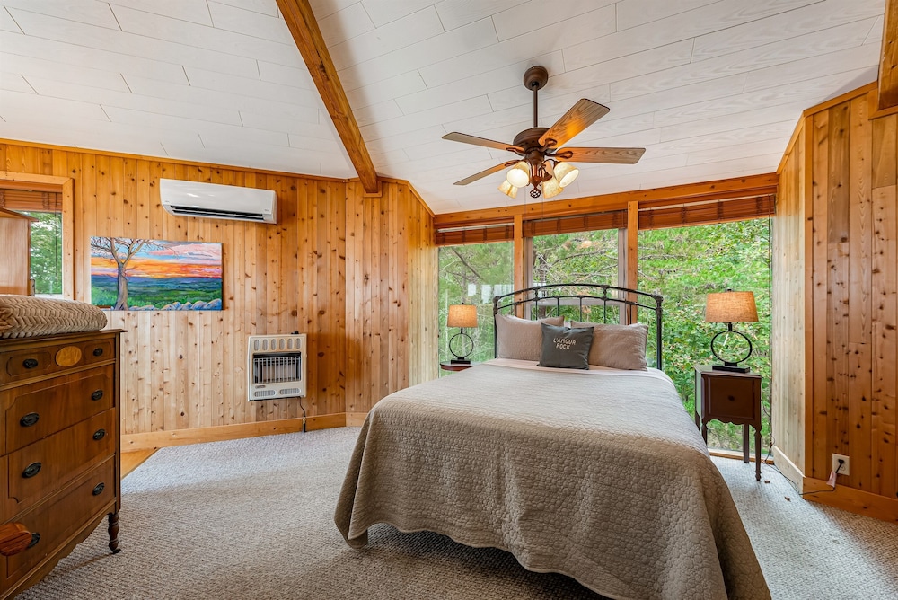 L’Amour Rock-one of a kind stay on the edge - DeKalb County | Vrbo