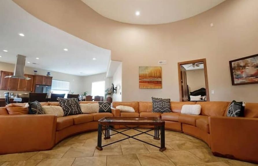 Amazing Spacious Castle House! - Los Lunas, NM