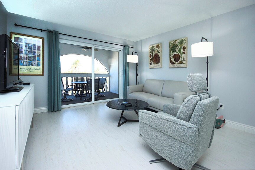 Sanibel Island Condo | Steps From The Beach - Breakers West C3 - Sanibel Beach, Sanibel