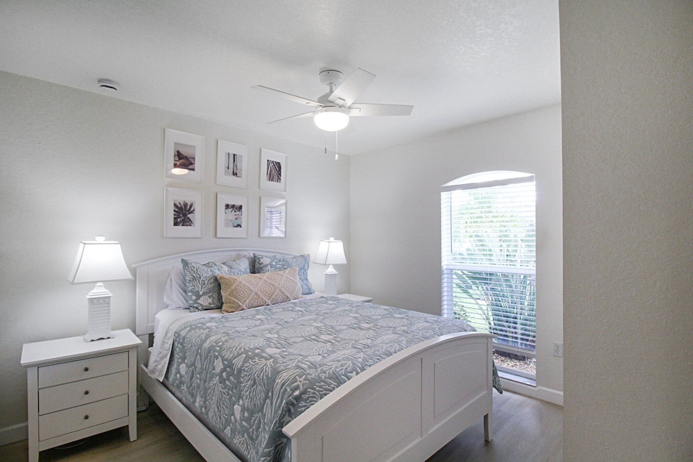 Bright & airy - Canal front retreat with pool - Royal Oasis - Rotonda ...